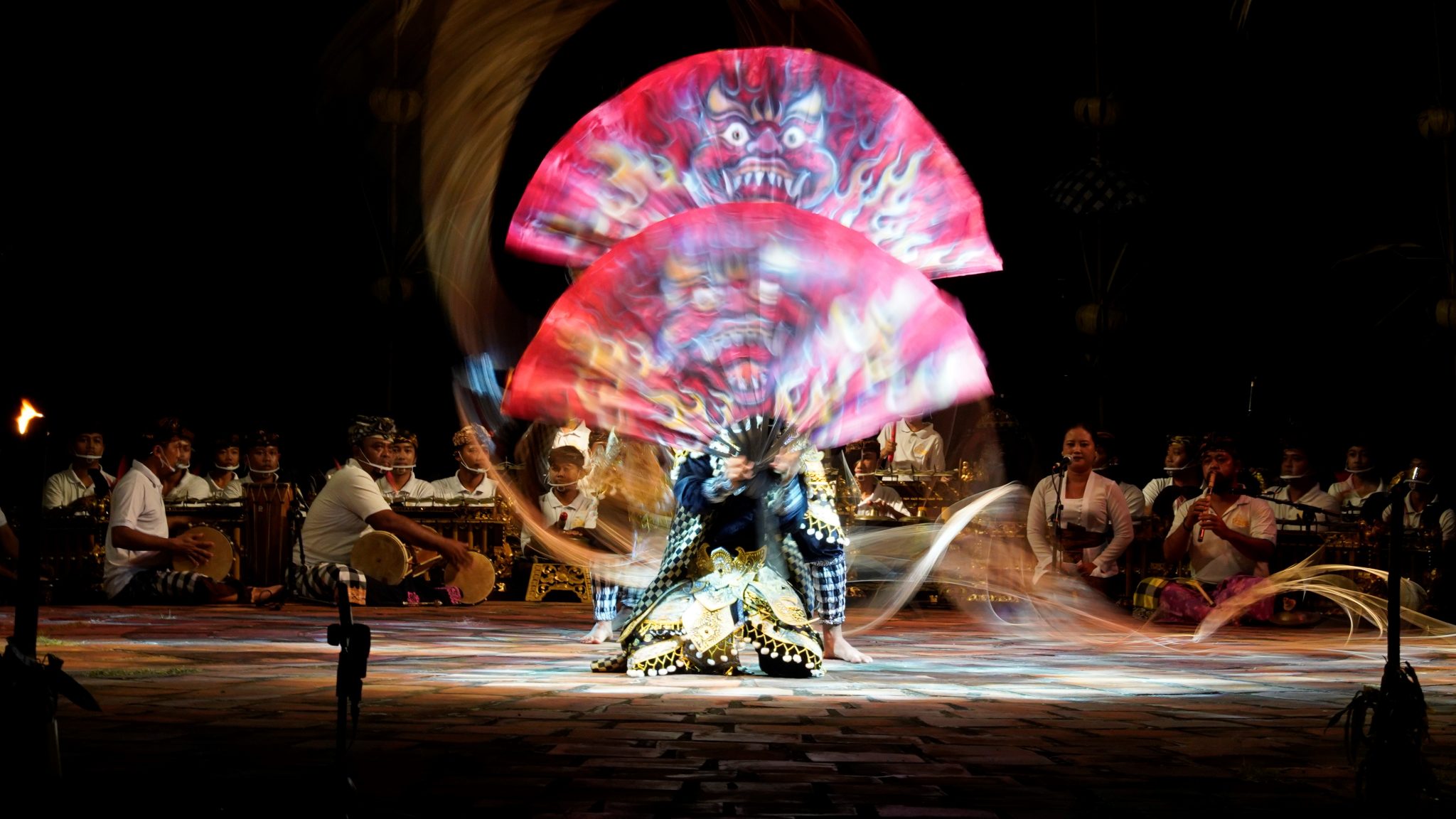 Pagelaran Okokan Nangluk Merana Ramaikan DTW Tanah Lot Tabanan