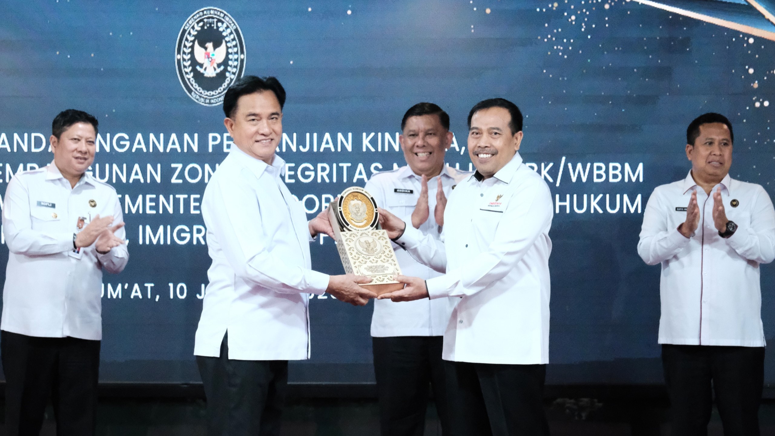 Menteri Yusril Tanda Tangani Perjanjian Kinerja dan Canangkan ...