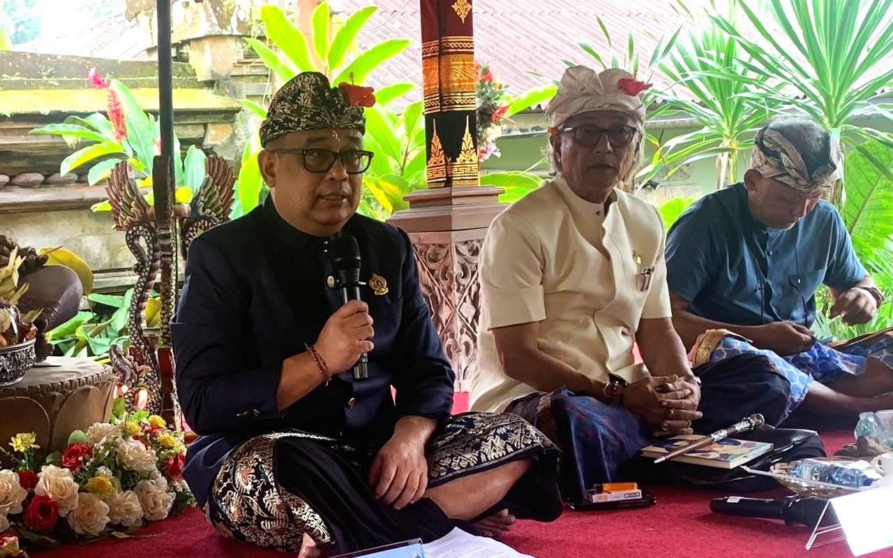 Puri Kauhan Beri Anugerah Sastra Saraswati untuk 5 Tokoh Bali